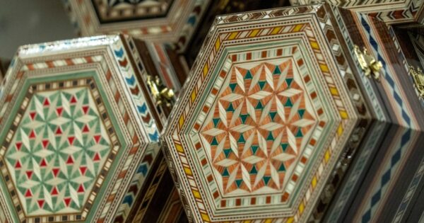 A Beginner's Guide to Working with Veneer Inlays for Box Making ...